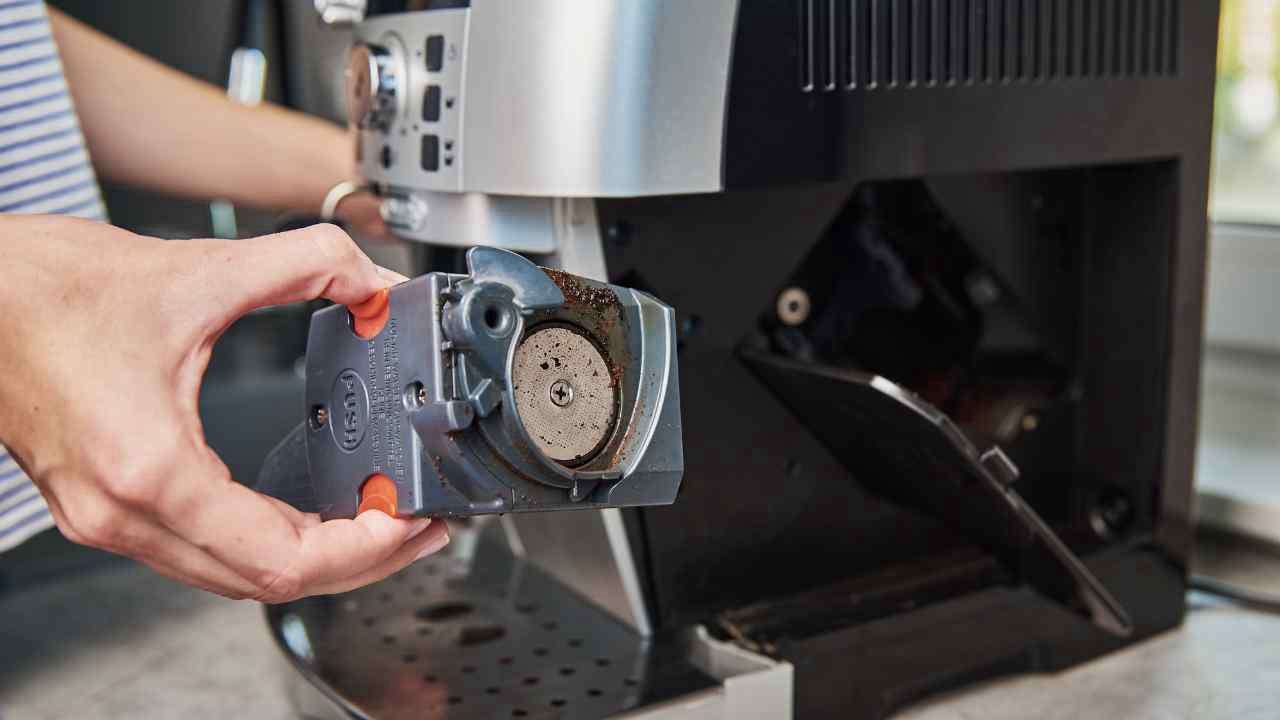 Macchinetta del Caffè: Guida Completa alla Manutenzione per una Bevanda ...